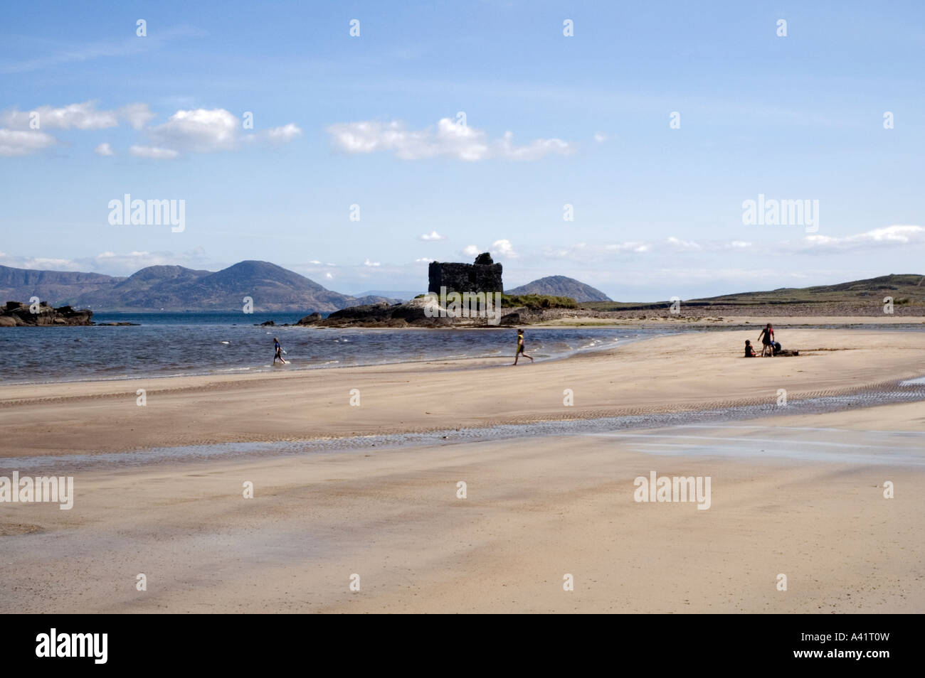 Family Fun, Ballinskelligs Beach, Co. Kerry, Ireland Stock Photo - Alamy