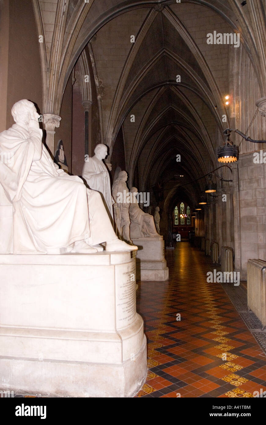 Jonathan swift statue hi-res stock photography and images - Alamy
