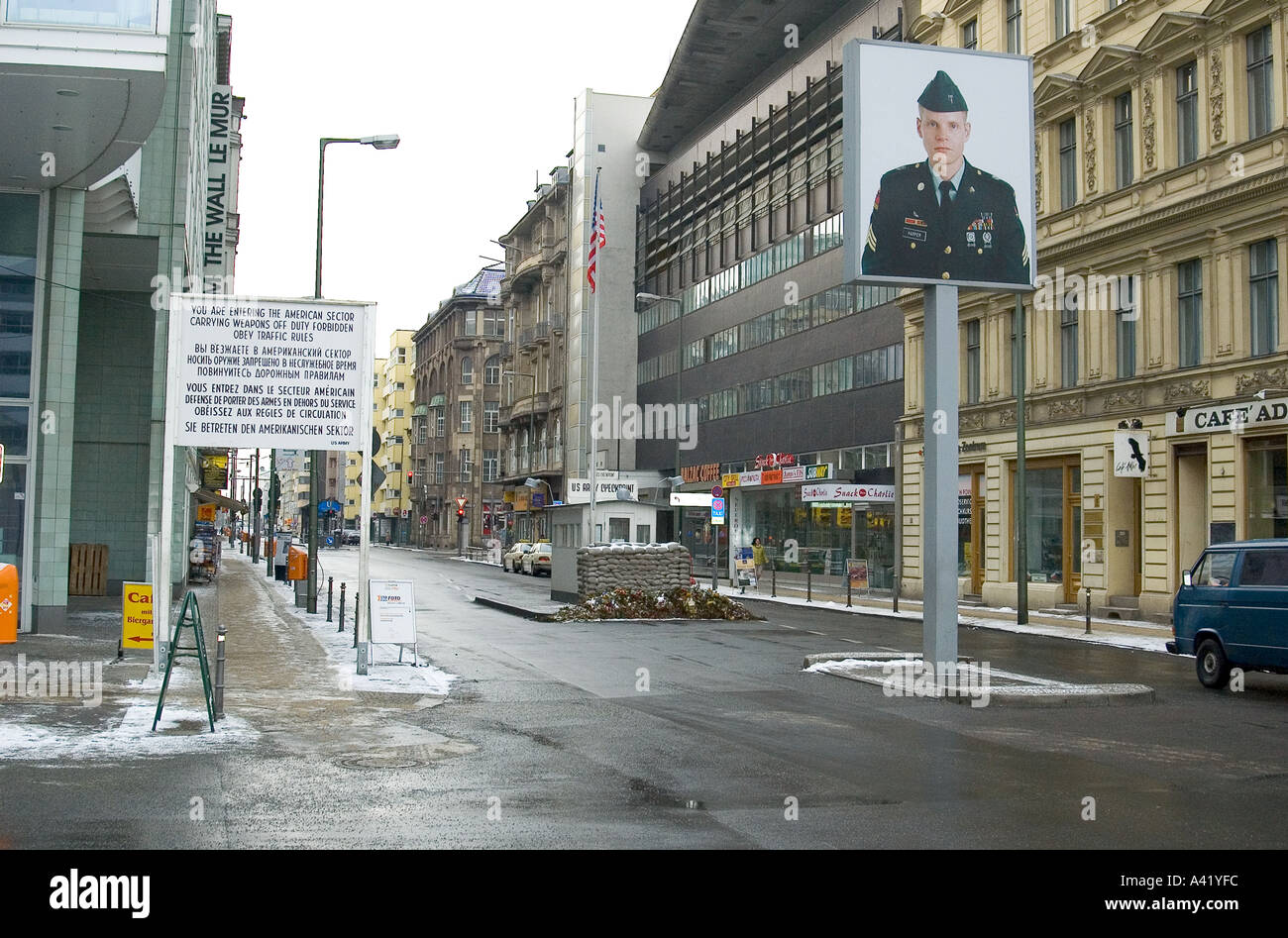 Berlin Wall Checkpoint Charlie Stock Photo - Alamy