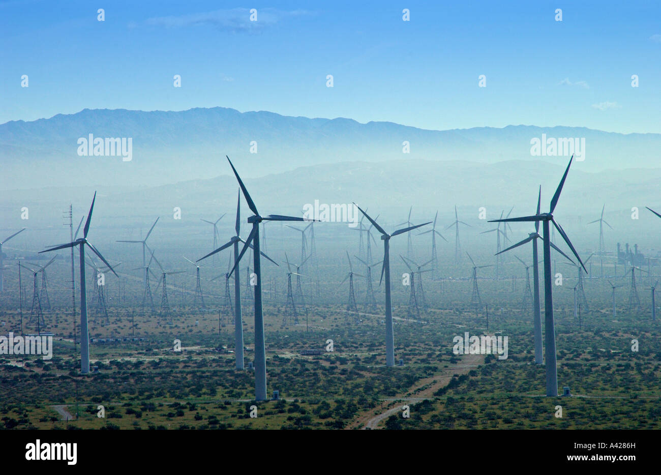 Windmills in San Gorgonio mountain pass near Palm Springs, California ...