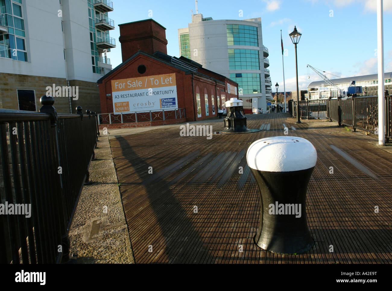 Cardiff docks wood hi-res stock photography and images - Alamy