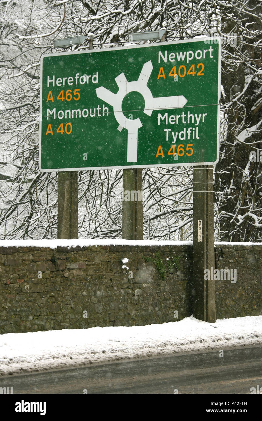 Wales sign a465 hi-res stock photography and images - Alamy
