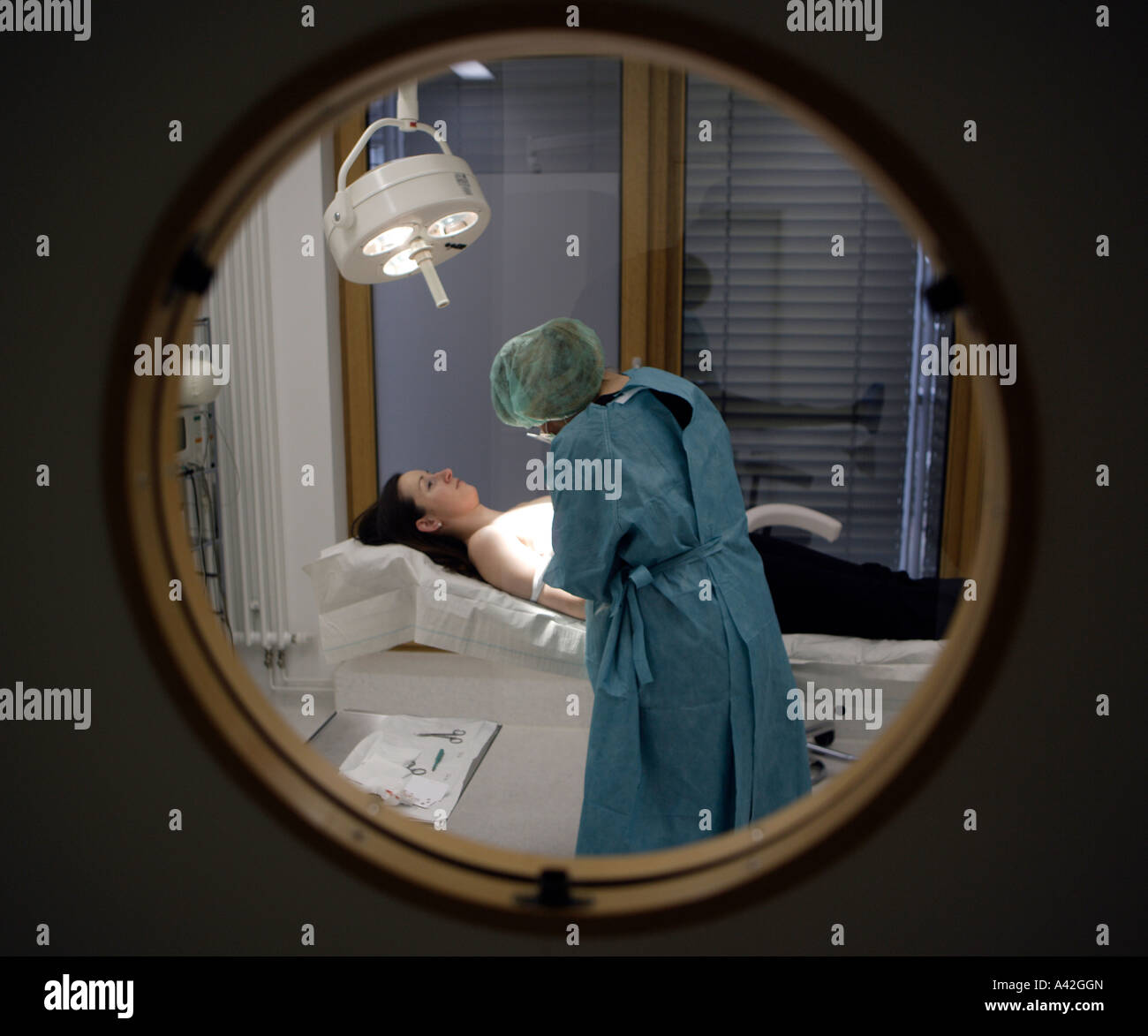 Surgeon operation cancer hi-res stock photography and images - Alamy