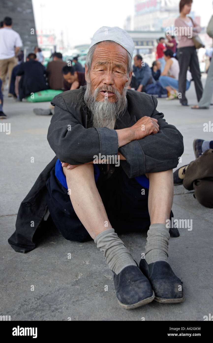 Old chinese man hi-res stock photography and images - Alamy