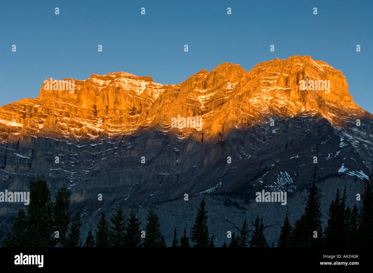 Dawn light on Cascade Mountain, Banff National Park, Alberta, Canada Stock Photo - Alamy
