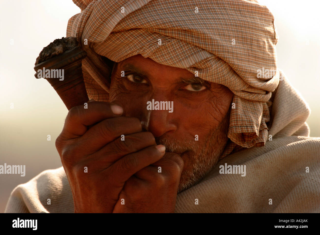 Old man smoking clay pipe hi-res stock photography and images - Alamy