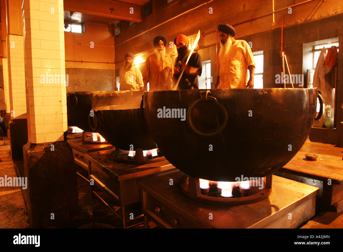 Sikh temple cooking hi-res stock photography and images - Alamy