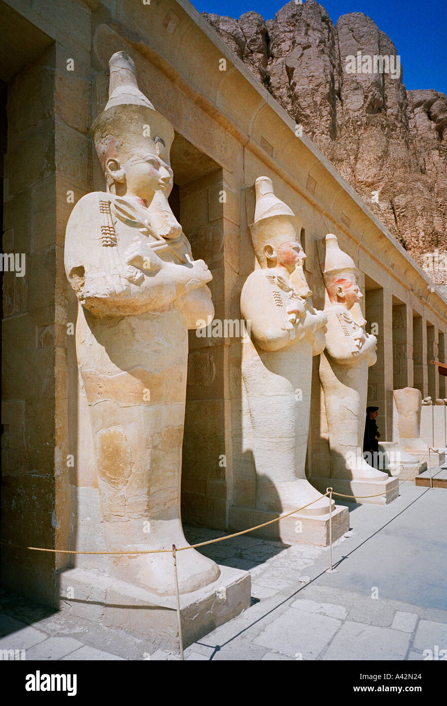 Pharaohs statues hi-res stock photography and images - Alamy