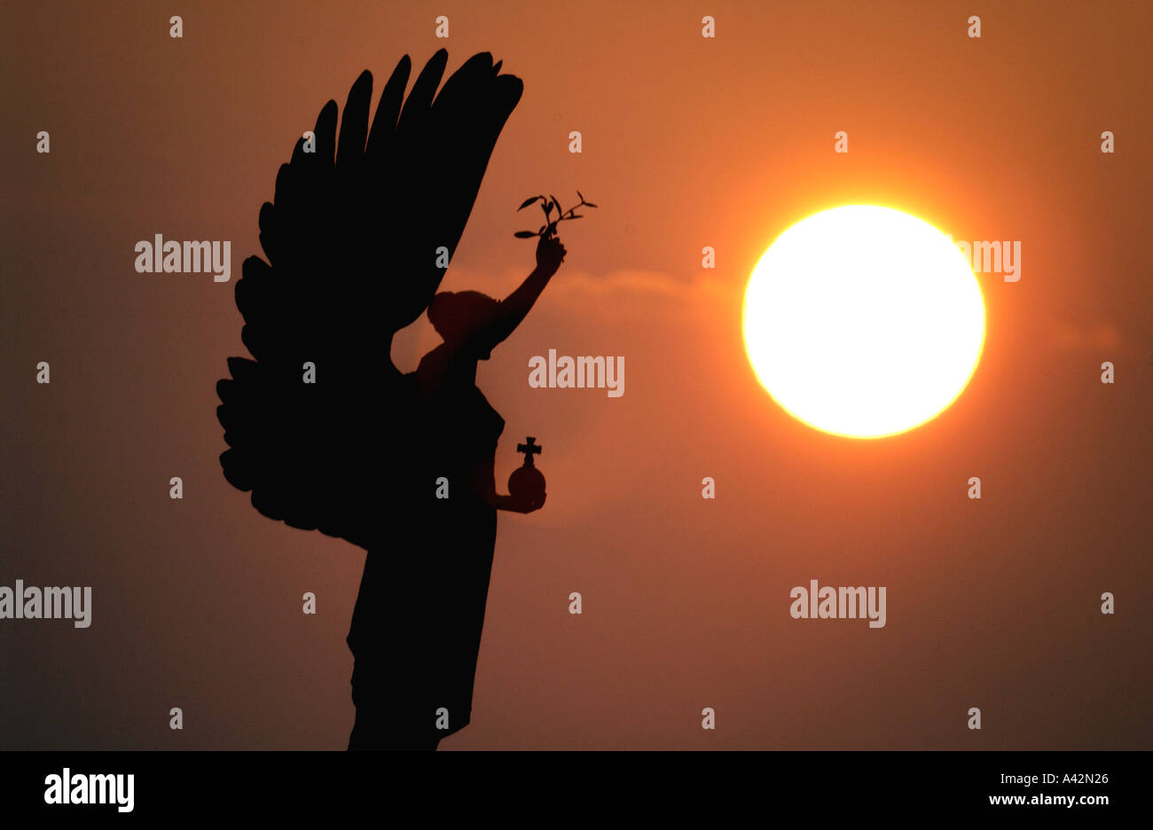 Peace statue brighton hi-res stock photography and images - Alamy