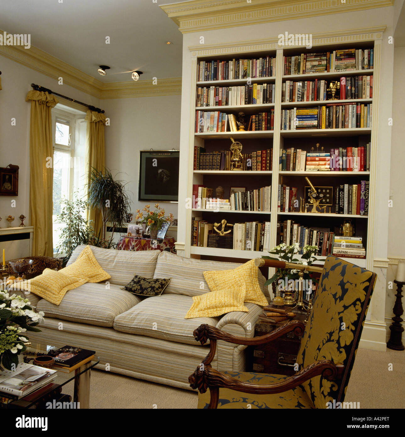 Interiors yellow sittingroom sofa hi-res stock photography and images ...