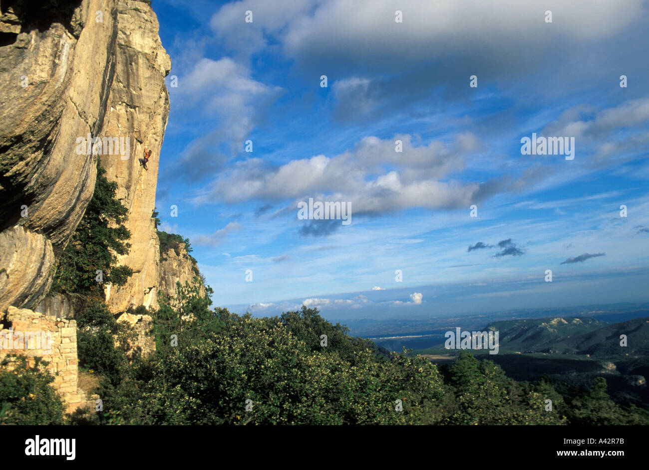 Mark Glaister climbing Nefertiti F6c Mola Roquerola Sierra de Prades ...