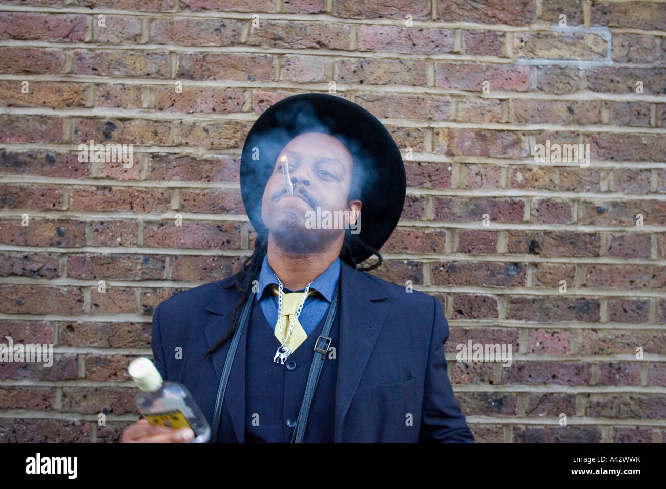 Smoking grass hi-res stock photography and images - Alamy