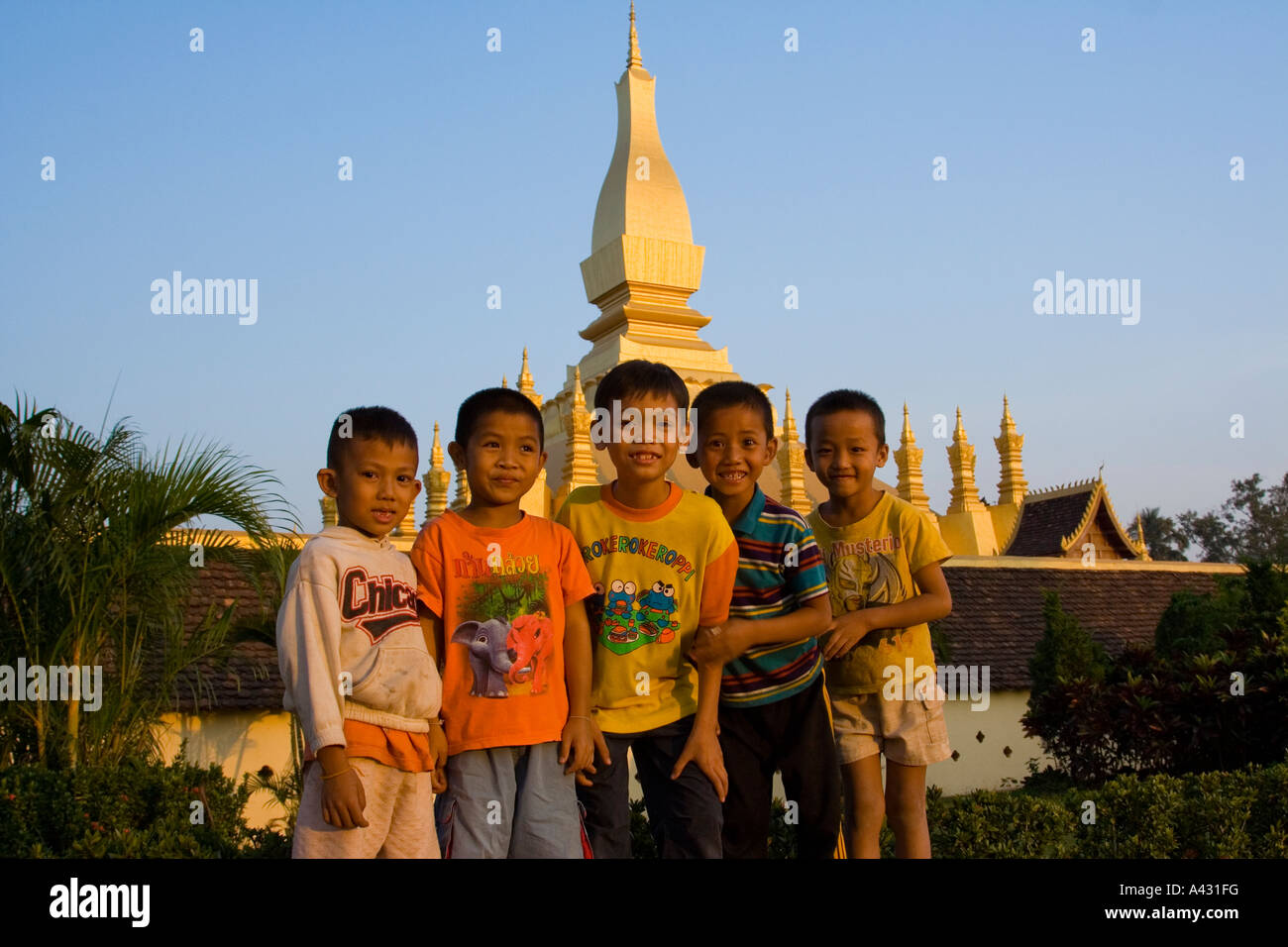 Laotian boys wat luang vientiane hi-res stock photography and images ...