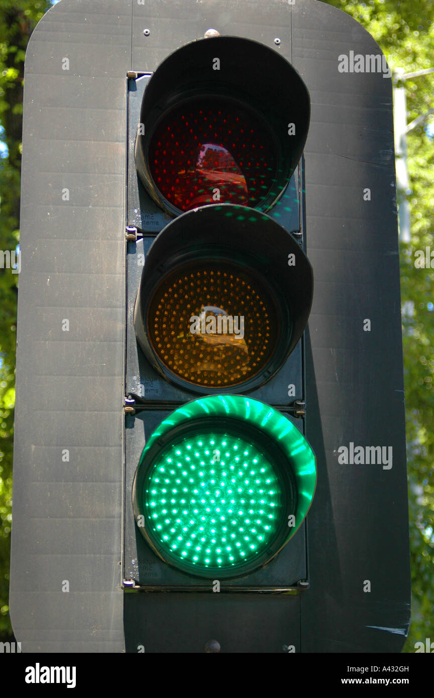 Intersection green hi-res stock photography and images - Alamy