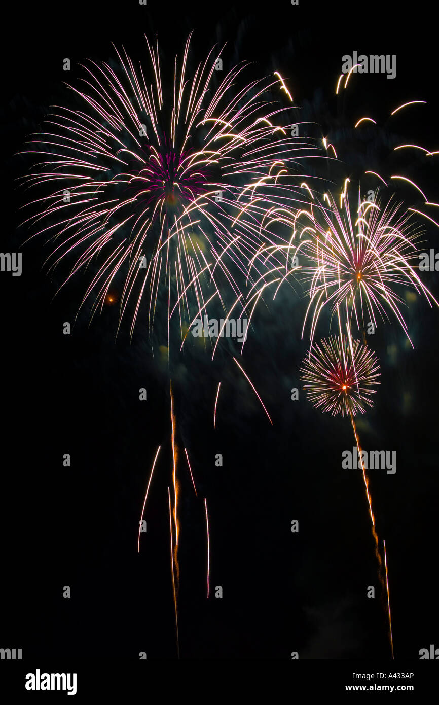 Exploding fireworks starburst hi-res stock photography and images - Alamy