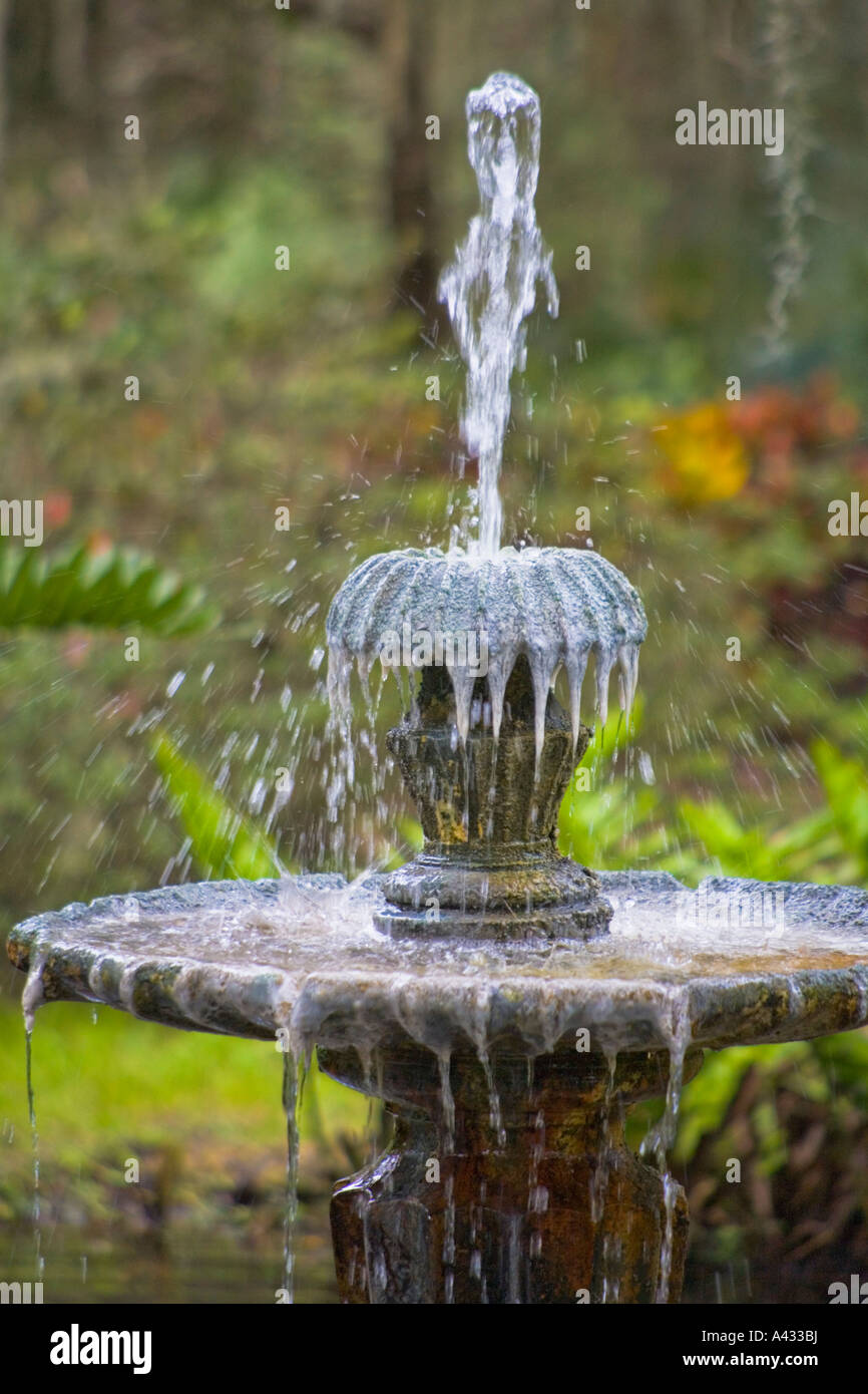 A water fountain basin Stock Photo - Alamy