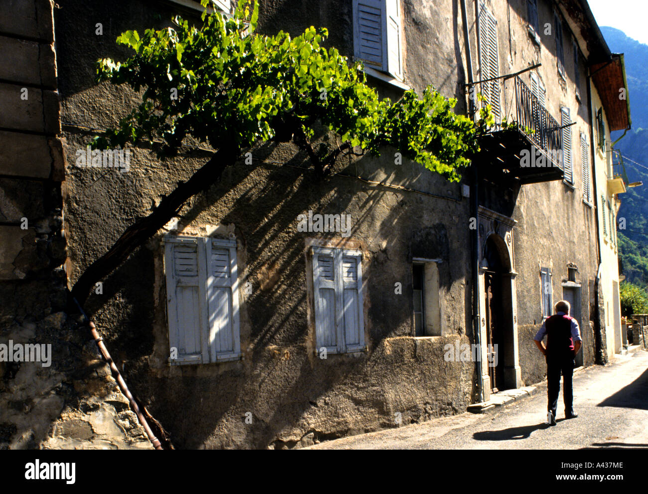 Medieval french village entrevaux hi-res stock photography and images ...