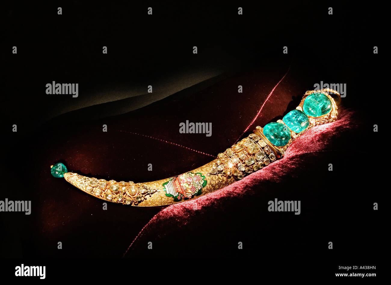 Topkapi dagger hi-res stock photography and images - Alamy