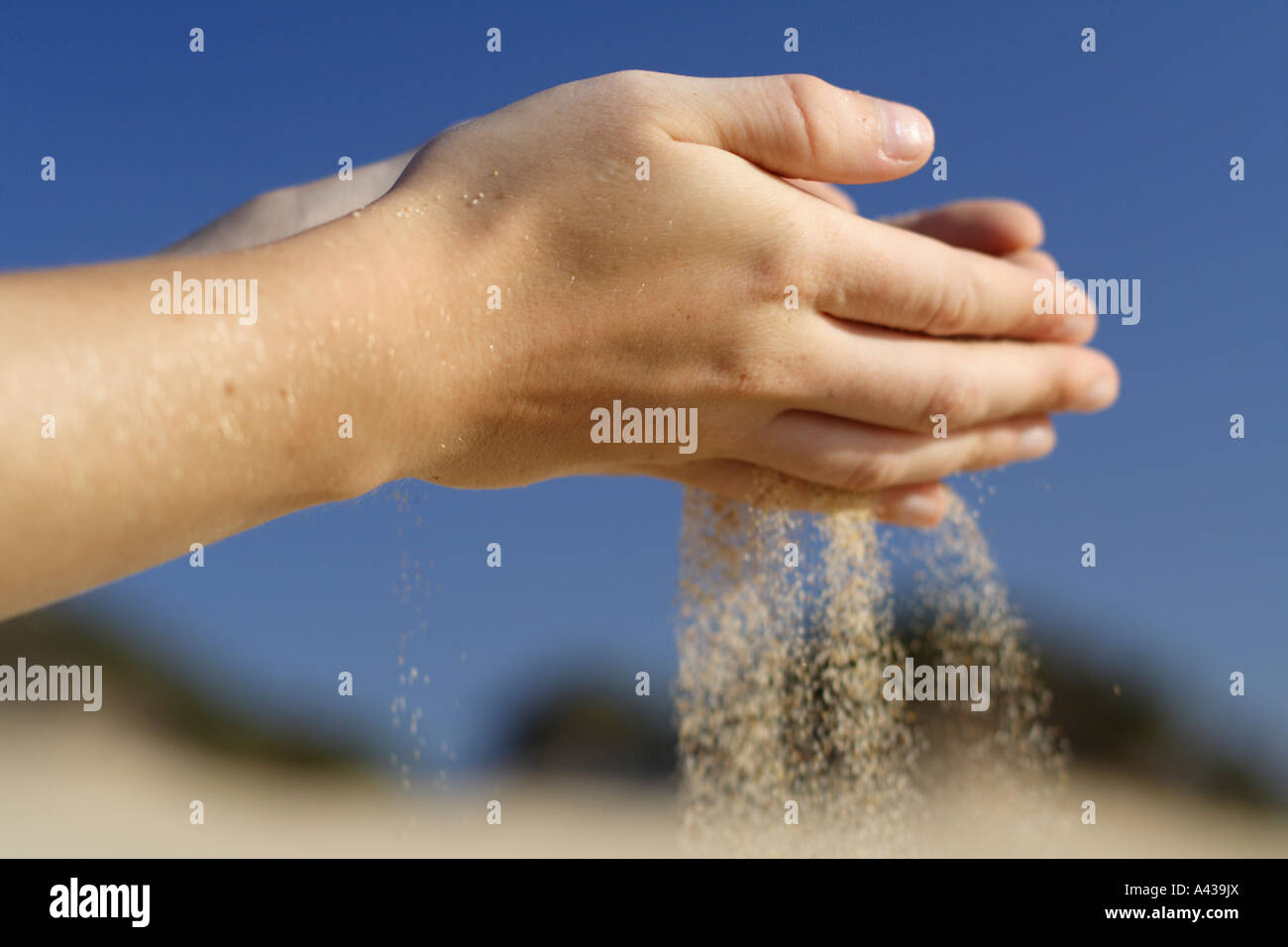 Sand falling through hands hi-res stock photography and images - Alamy