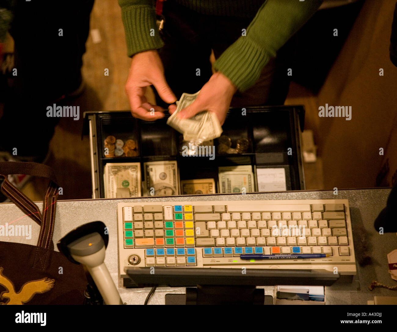 Counting the cash till hi-res stock photography and images - Alamy