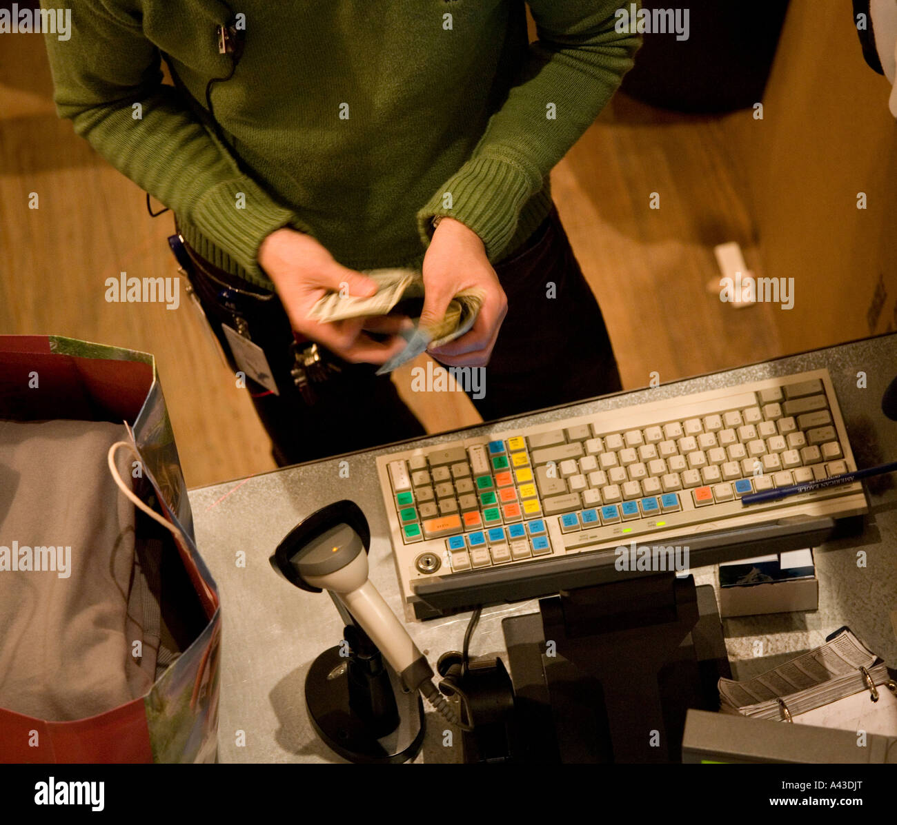 counting dollar bills Stock Photo - Alamy