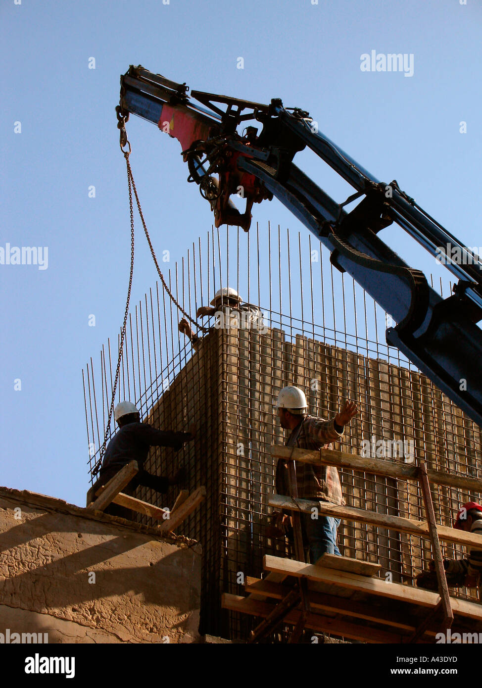 Builders workmen building construction site hi-res stock photography ...
