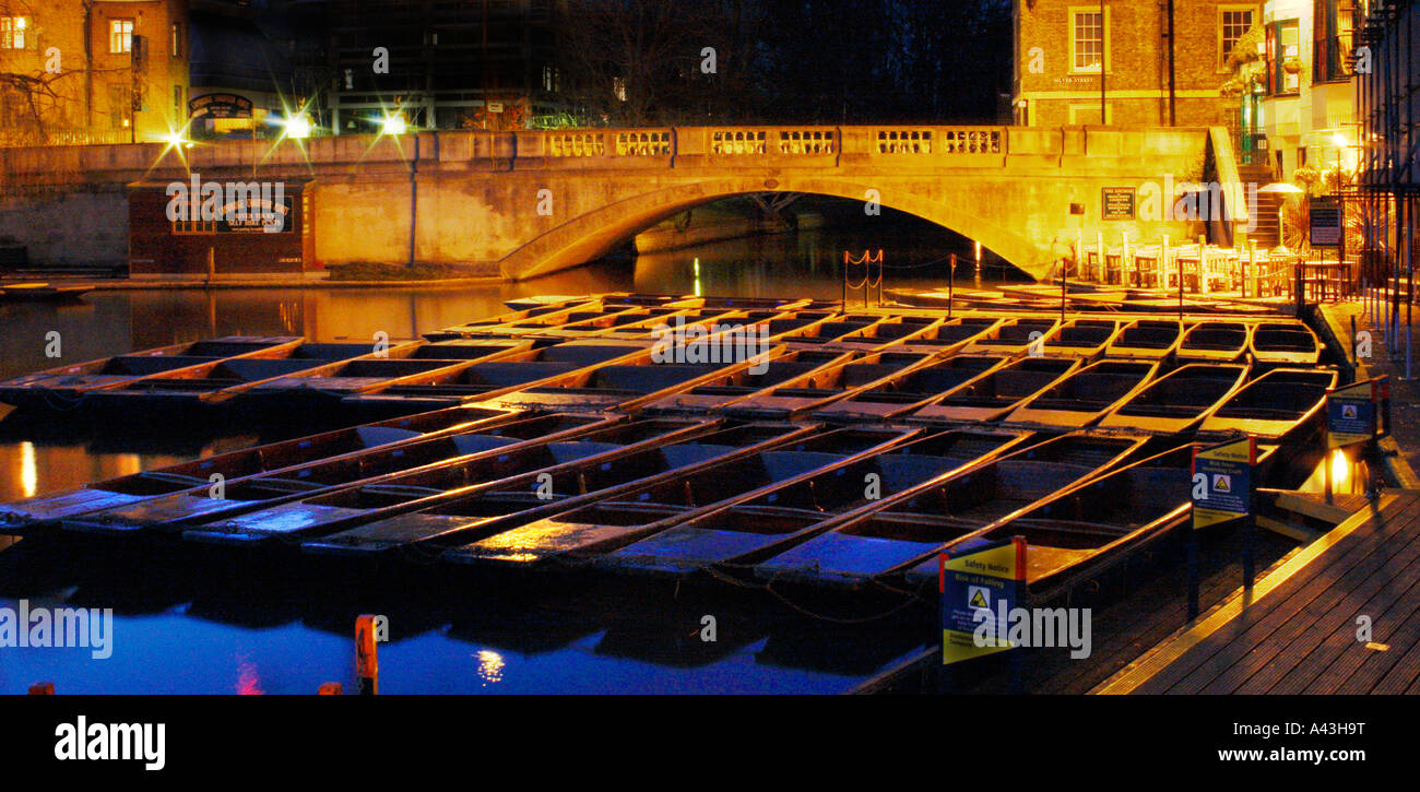 Punts moored near Silver Street Bridge in Cambridge, England Stock ...