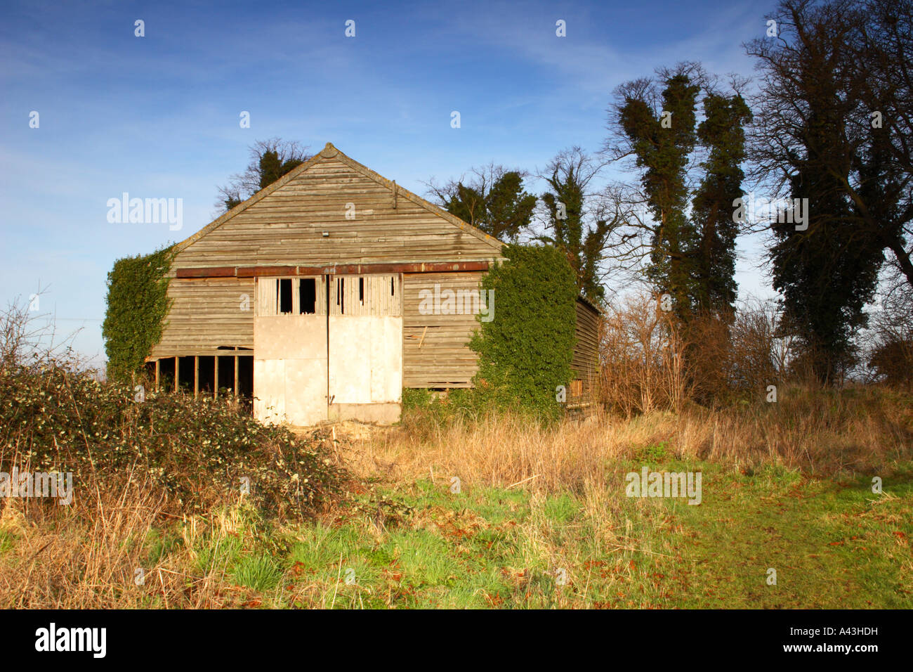 An old decaying farm barn Stock Photo - Alamy