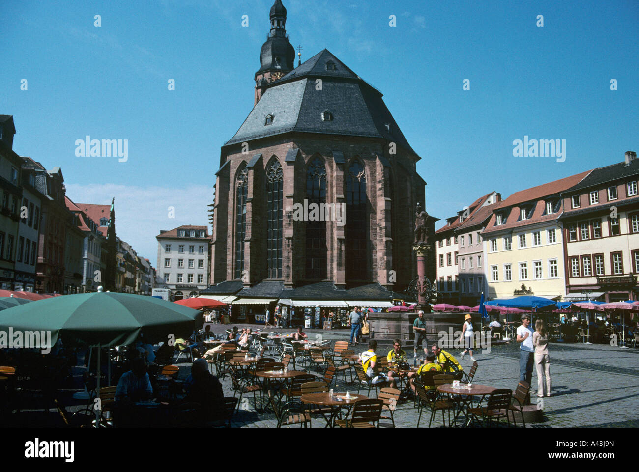 Church of the Holy Spirit or Heiliggeistkirche and old Heidelberg plaza ...