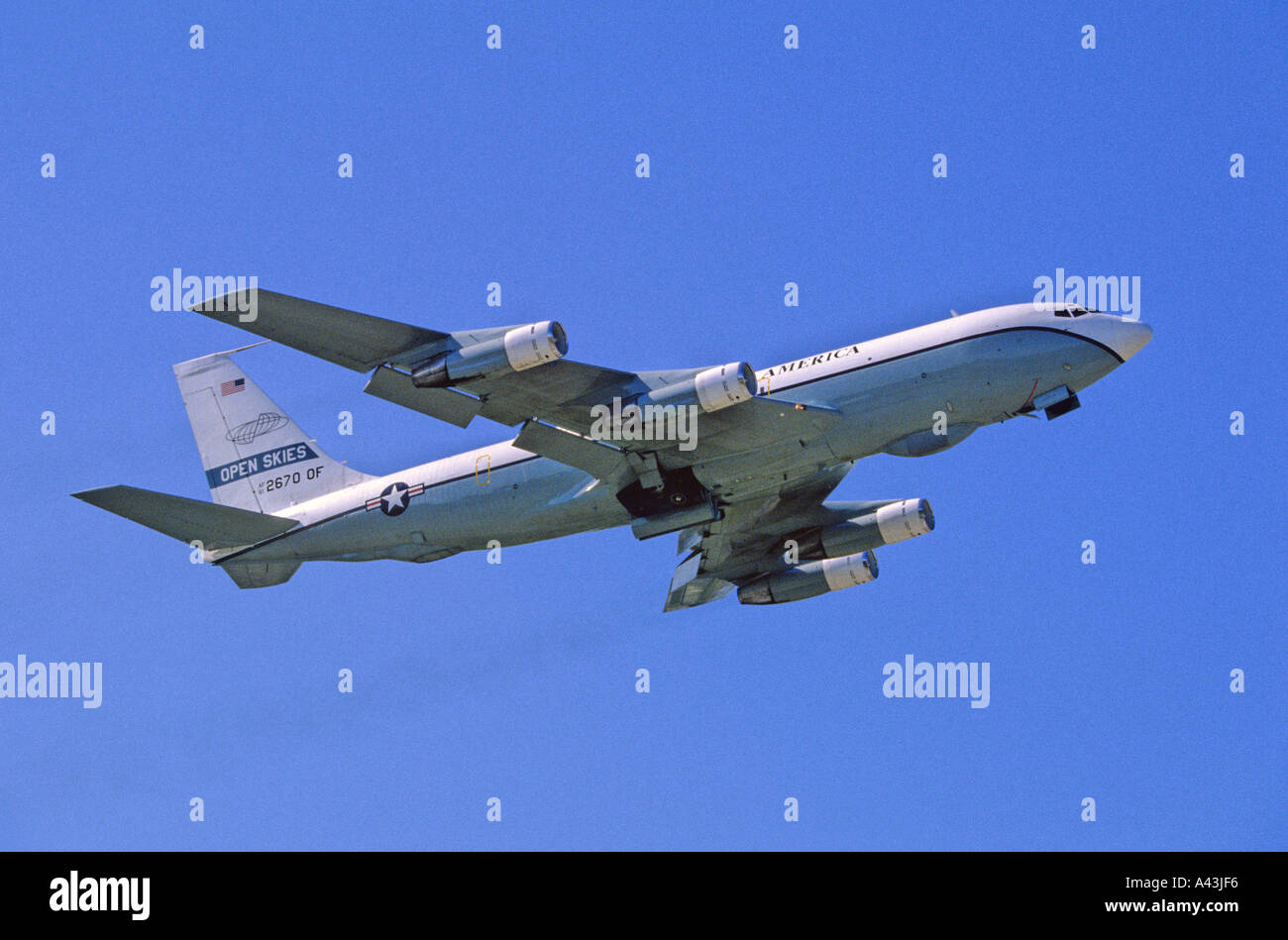 Observation boeing oc 135 hi-res stock photography and images - Alamy