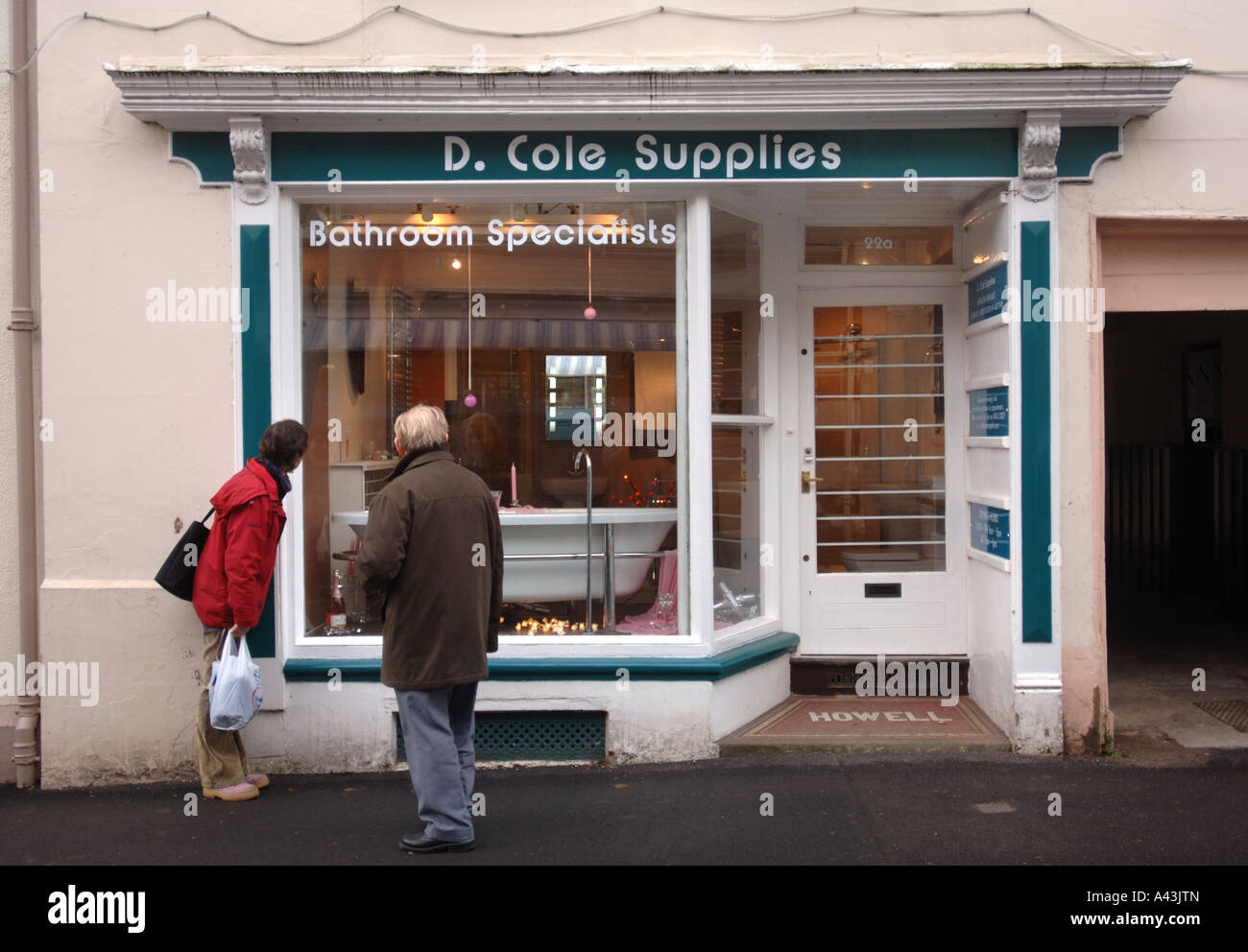 A SMALL INDEPENDENTLY OWNED BATHROOM SHOWROOM UK Stock Photo - Alamy