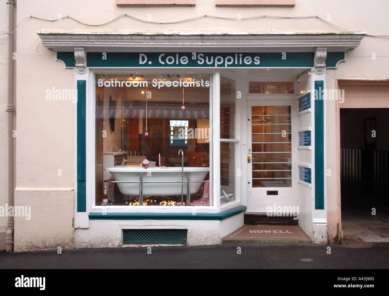 A SMALL INDEPENDENTLY OWNED BATHROOM SHOWROOM UK Stock Photo - Alamy