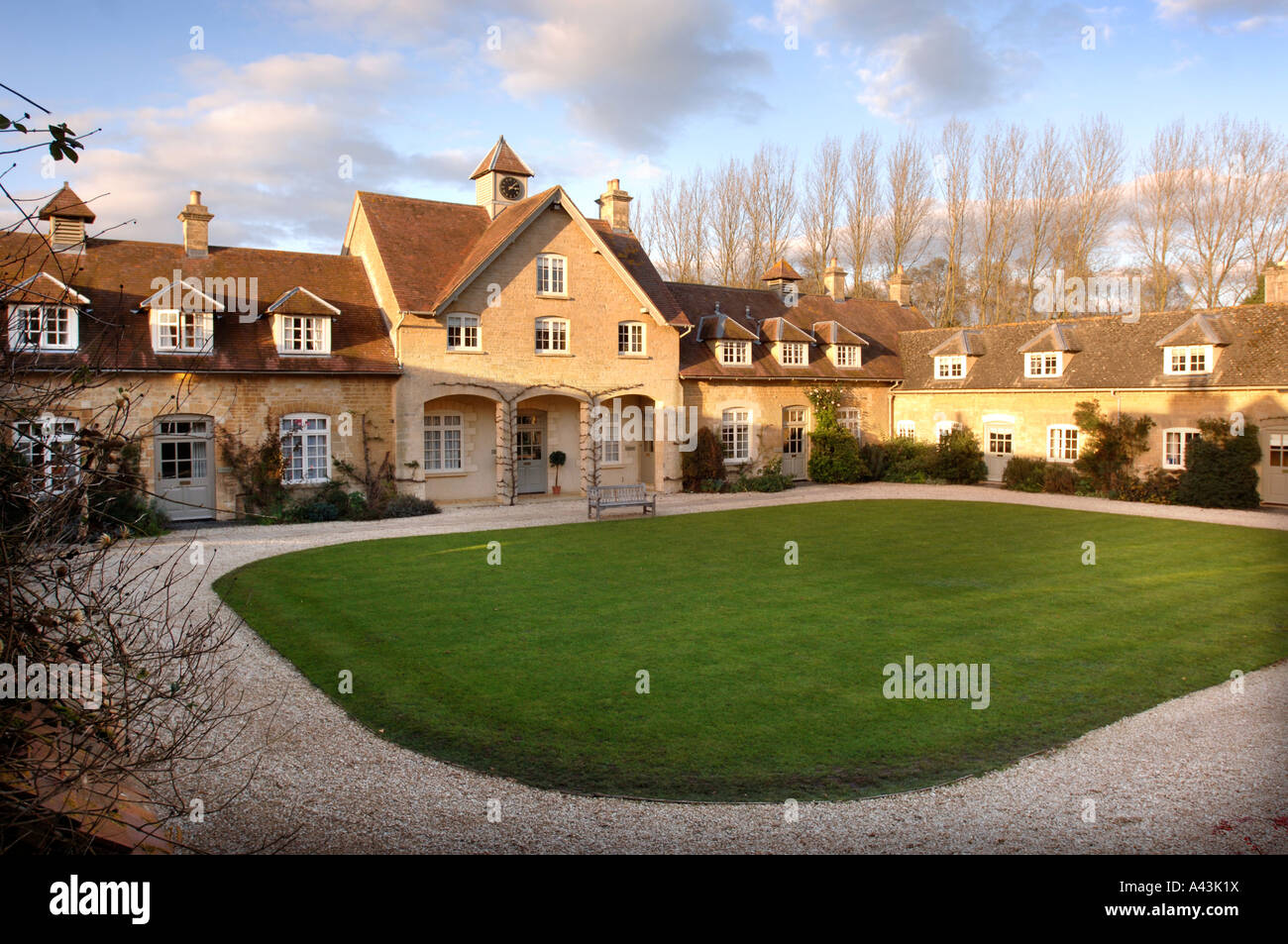 Converted stable block hi-res stock photography and images - Alamy