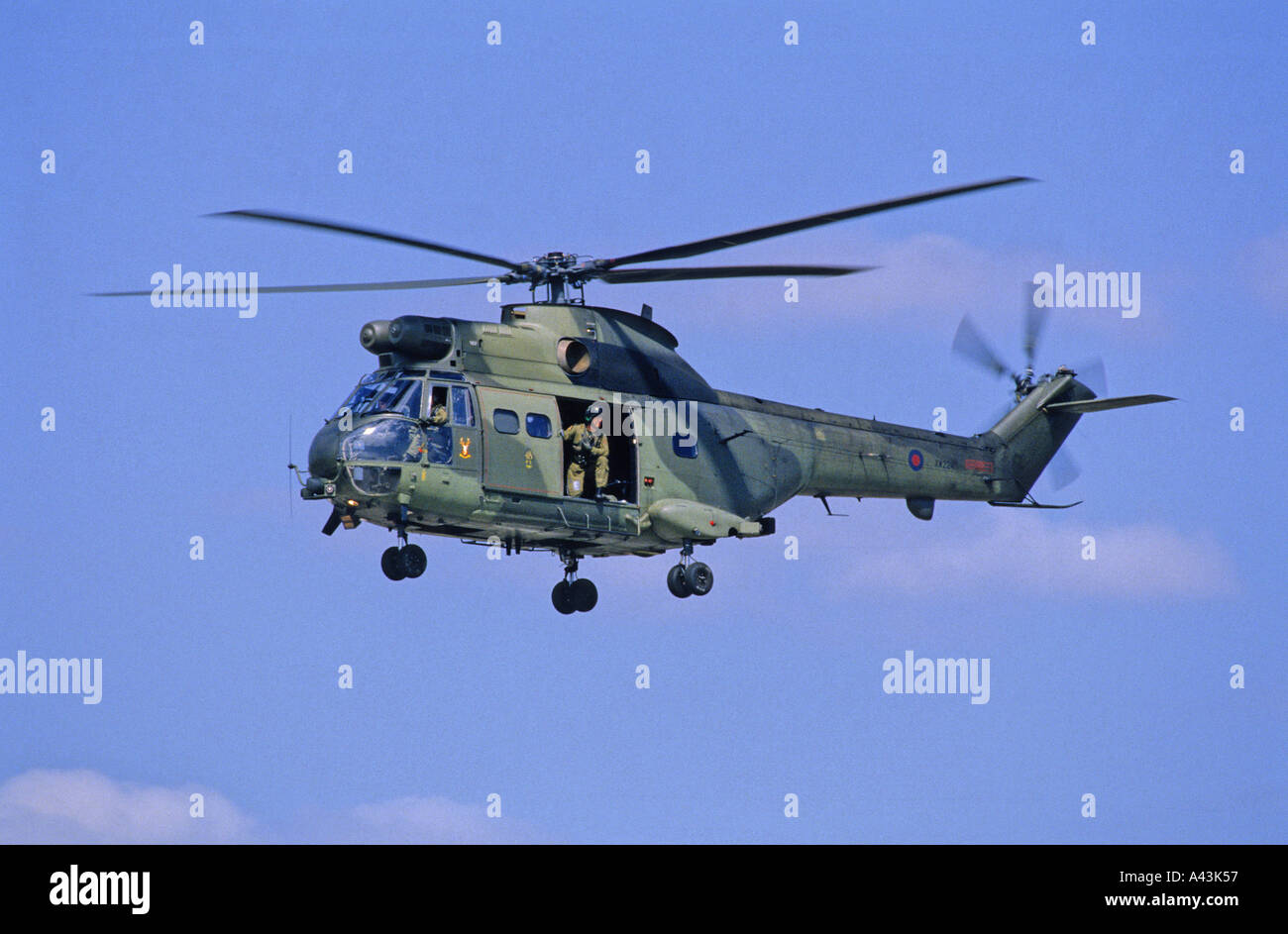 RAF Puma HC1 helicopter Stock Photo - Alamy