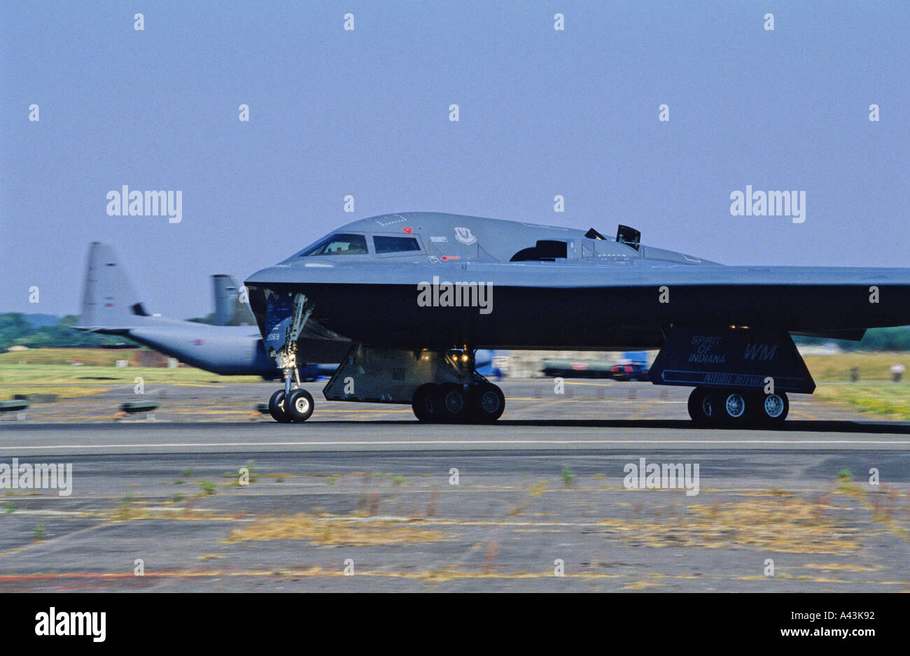 Northrop b 2 stealth bomber hi-res stock photography and images - Alamy