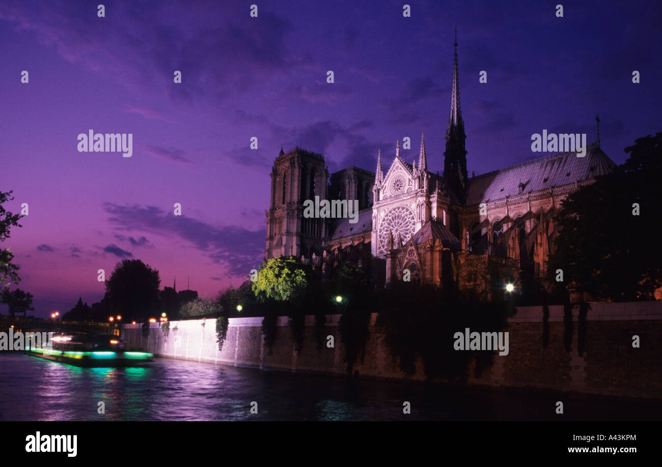 Notre dame cathedral night paris hi-res stock photography and images ...