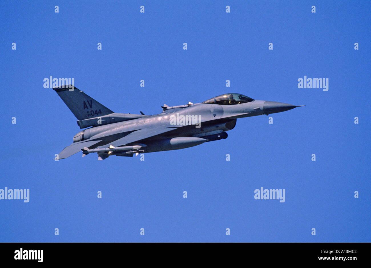 General Dynamics F-16 C Fighting Falcon Stock Photo - Alamy
