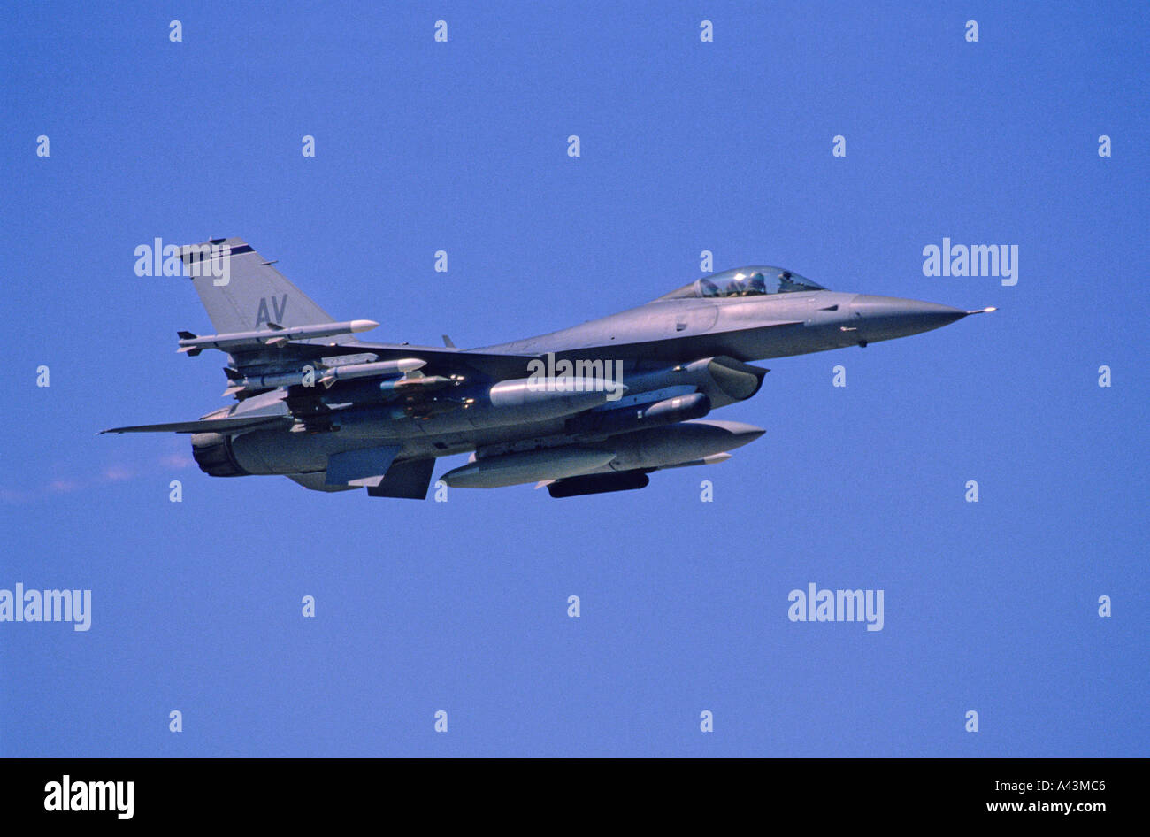 General Dynamics F-16 C Fighting Falcon Stock Photo - Alamy