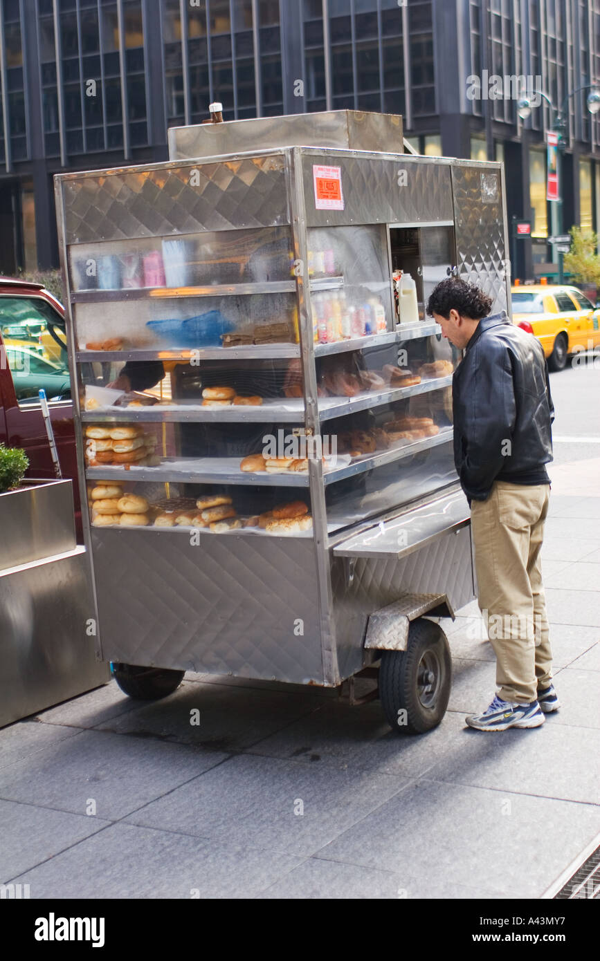 New york bagel cart hi-res stock photography and images - Alamy