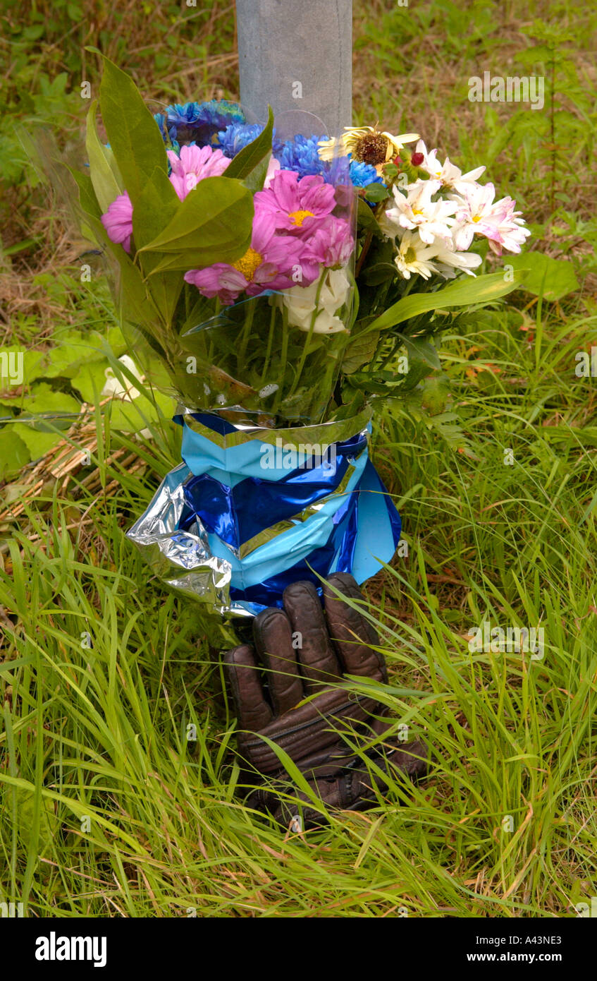 Road accident site memorial hi-res stock photography and images - Alamy