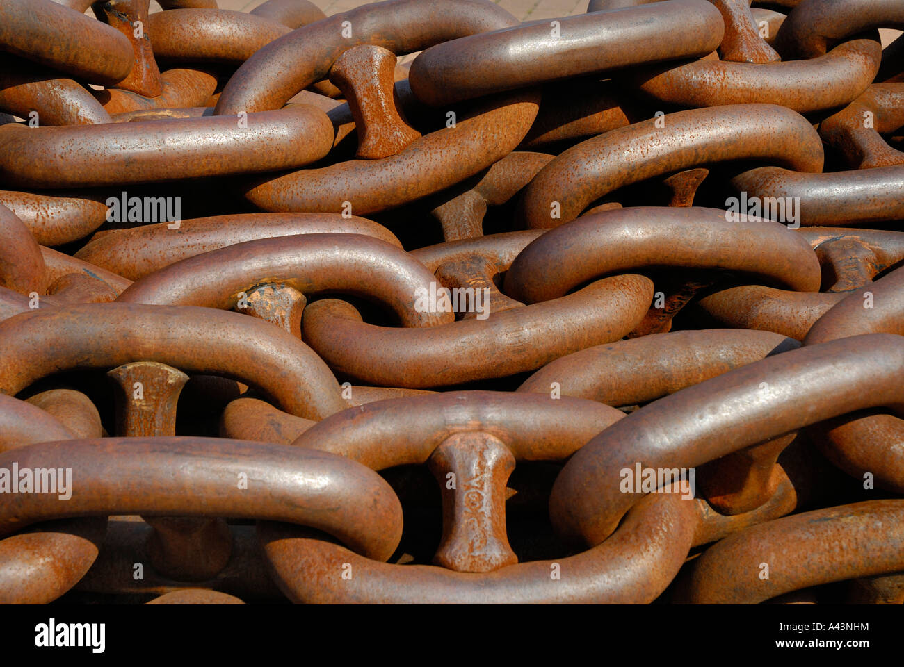 RUSTY CHAIN LINKS Stock Photo - Alamy