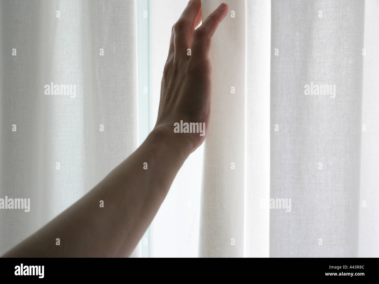 Hand Pulling Curtain