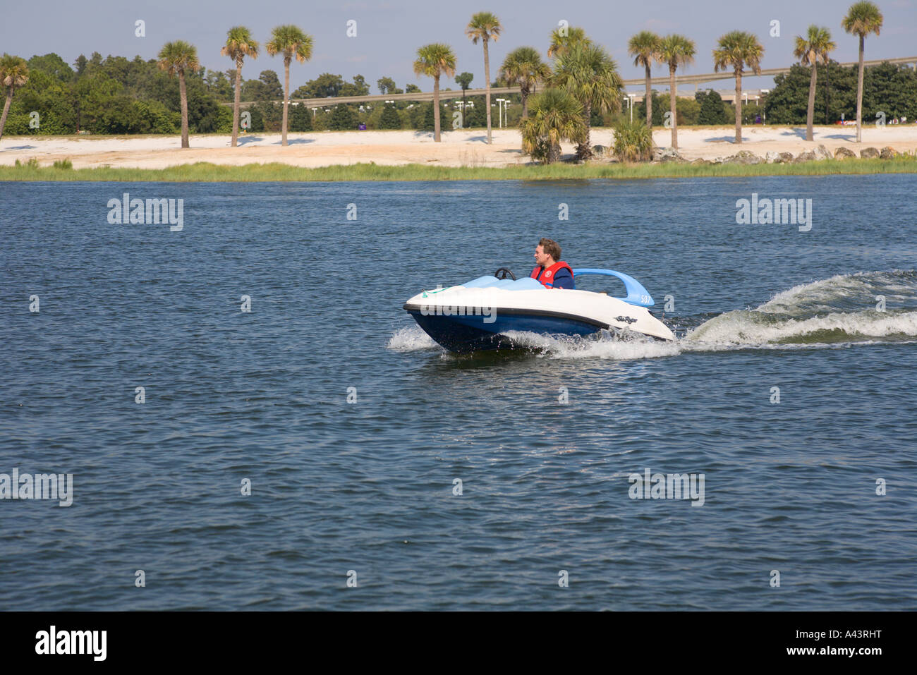 Speed boating hi-res stock photography and images - Alamy