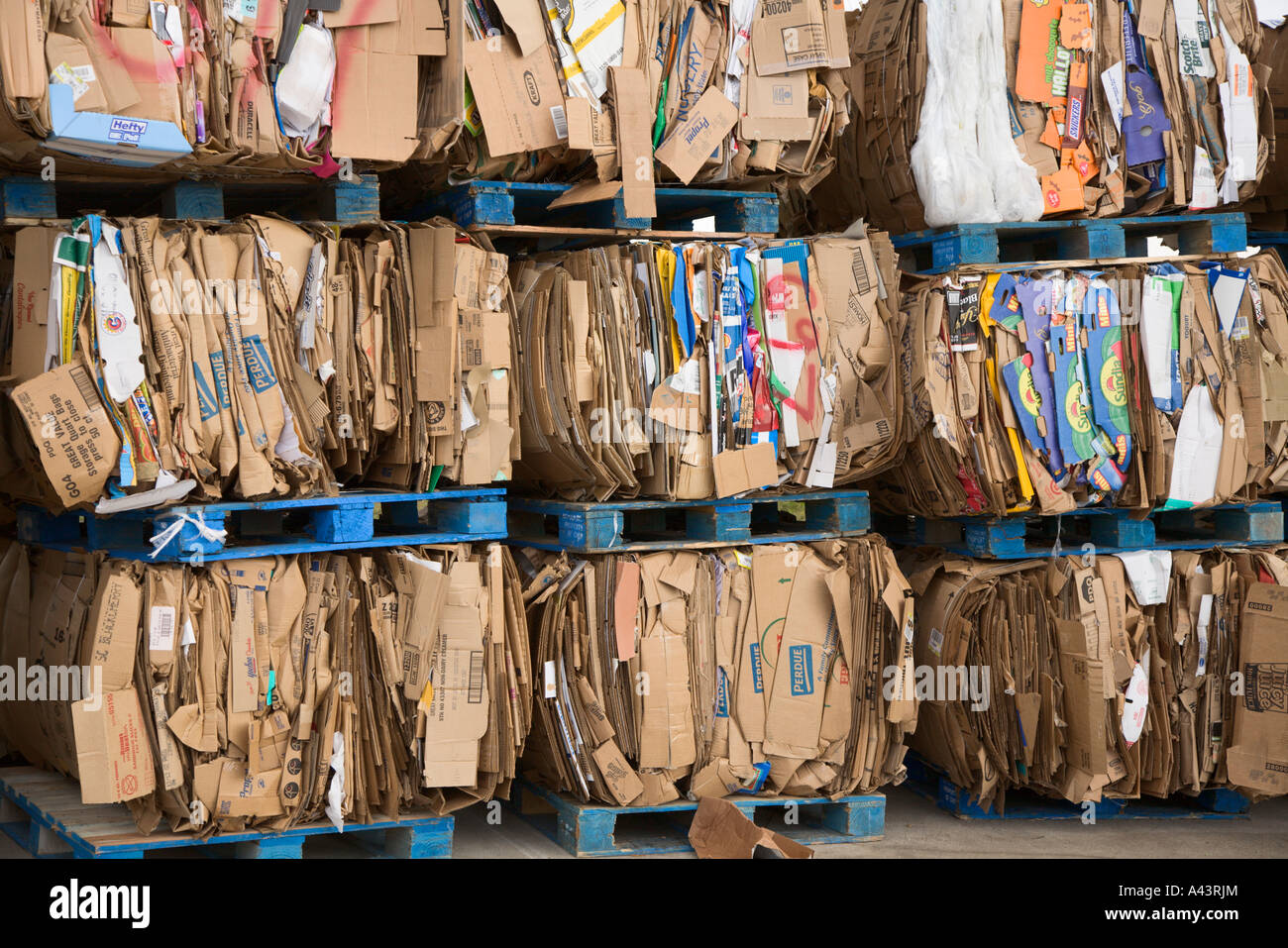 Bundled cardboard hi-res stock photography and images - Alamy