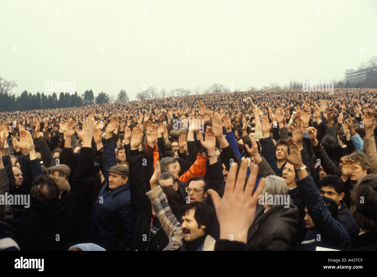 Strike action uk 1980s hi-res stock photography and images - Alamy