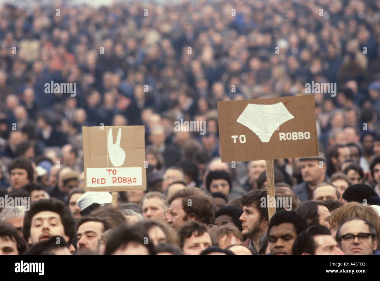 Strike action uk 1980s hi-res stock photography and images - Alamy