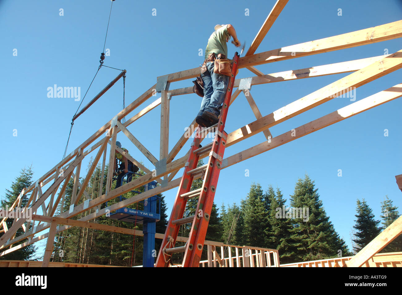 Construction worker lifting rebar hi-res stock photography and images ...