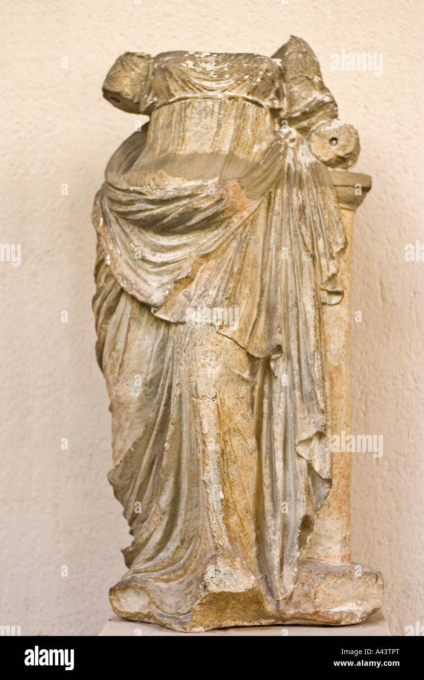 Headless sculpture hi-res stock photography and images - Alamy