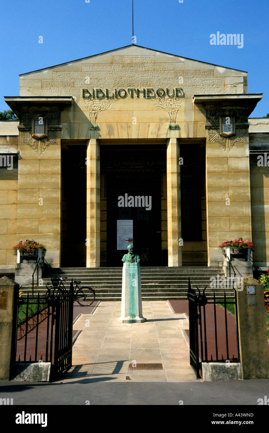 Country house library hi-res stock photography and images - Alamy