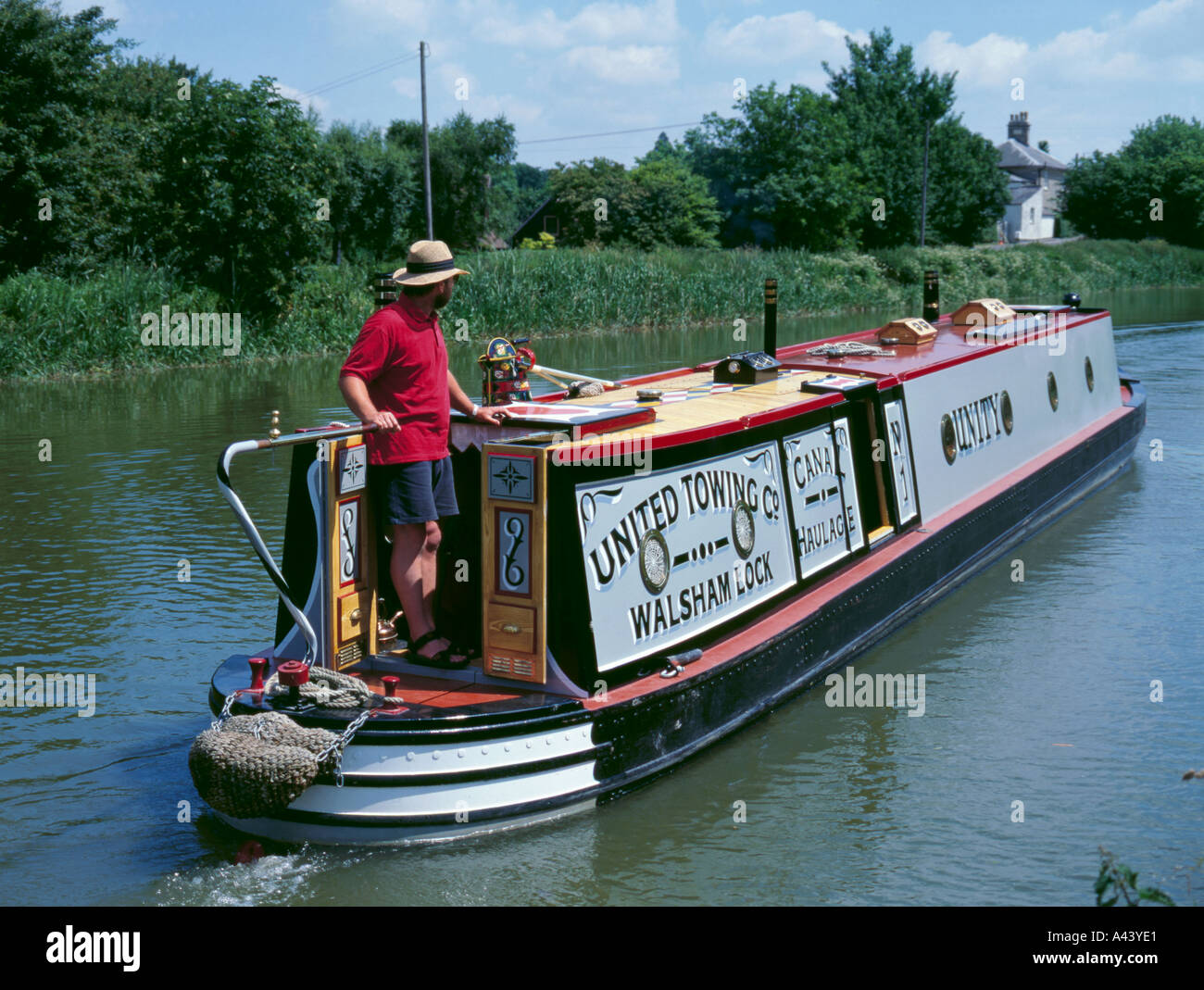 Canal boat on Kennet and Avon Canal at Caen Hill, Devizes, Wiltshire ...
